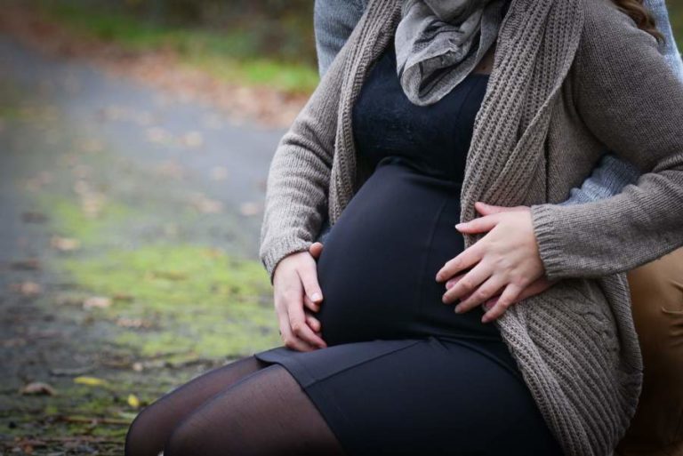 Stilvoll schwanger – Elegante Umstandsmode fürs Büro - AGITANO